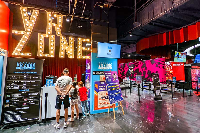 【宏匯廣場】VR Zone New Taipei完全攻略：虛擬實境‧遊戲設施‧體驗心得‧優惠門票‧票價資訊‧營業時間‧交通方式｜Lazy ...